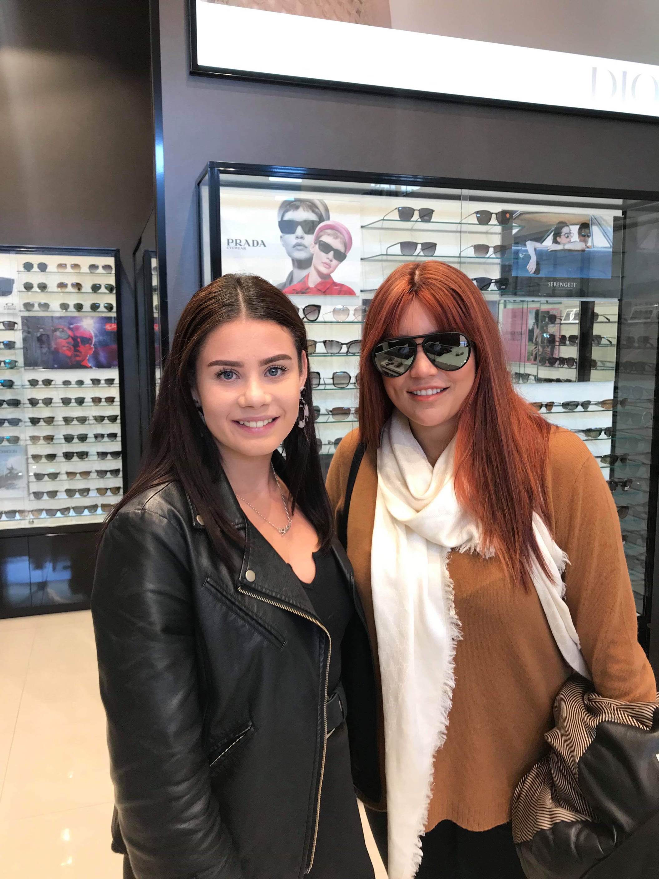 Anna Reeve’s Tauranga Crossing visit – sunglass style